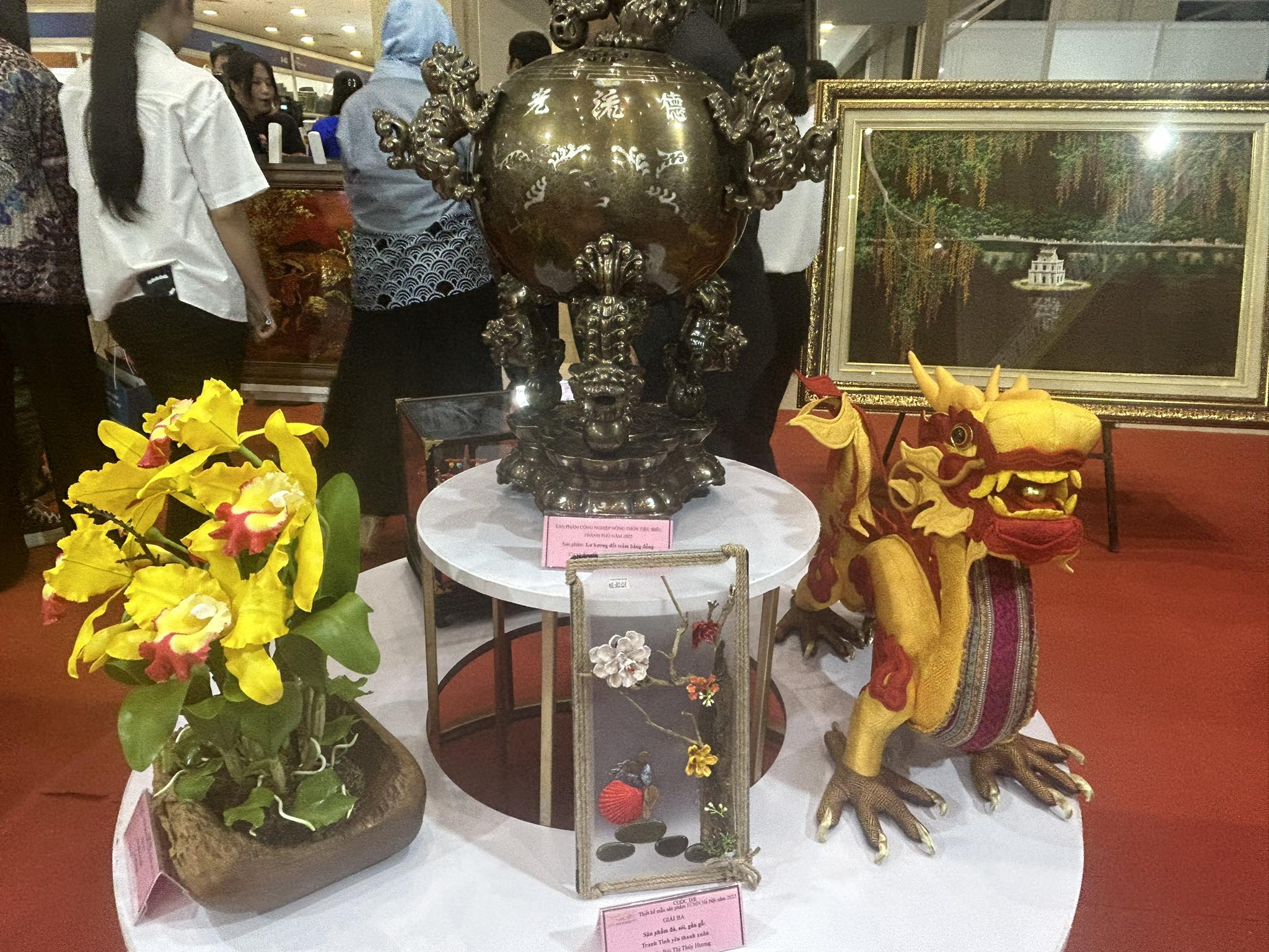 Hà Nội vinh danh 90 mẫu thiết kế thủ công mỹ nghệ xuất sắc năm 2023